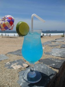 Drink of the Week: Blue Waterfall (Cascade Azul) | Drink - Play - Love
